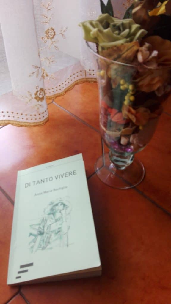 Di tanto vivere, raccolta di poesie di Anna Maria Bonfiglio