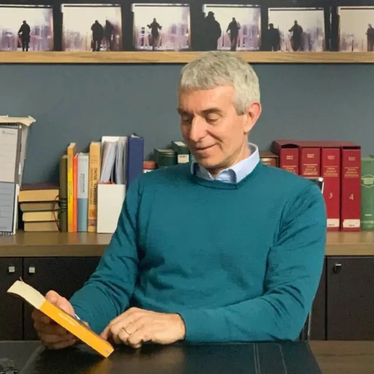 Meno dodici di Pierdante Piccioni ispira Doc Nelle tue mani